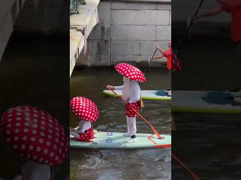 Have you ever seen so many stand-up paddlers