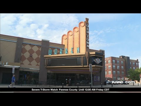 The Regal Warren Old Town Theater plays its final movie after 20 years