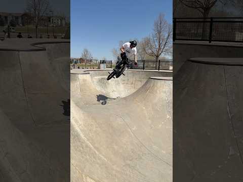 Go with the flow #bmx #kinkbmx #vansbmx #skatepark #bmxlife #progression #practice #vans #gopro