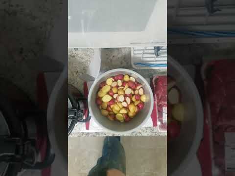 Steam Community :: Video :: Cooking with Pyro episode 2: Beef Stew