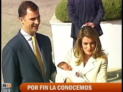 La Infanta Leonor presentada en público por los Príncipes de Asturias, Felipe y Letizia (2005)