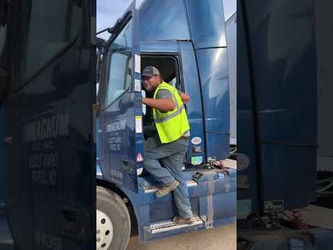 A night in the life with a linehaul driver! #magnum #trucking #truck #drivers #cdl #ltl #terminals