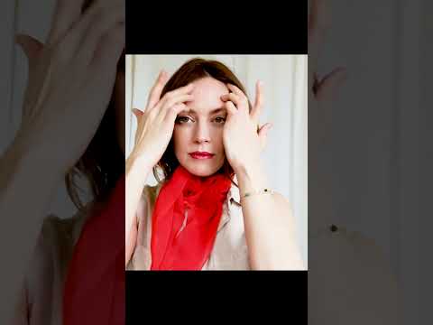 Look how easy to add style! | Red neck scarf
