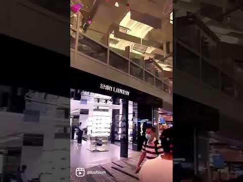 Duty free shops at the Changi Airport Terminal 3 Departure Hall ✈️