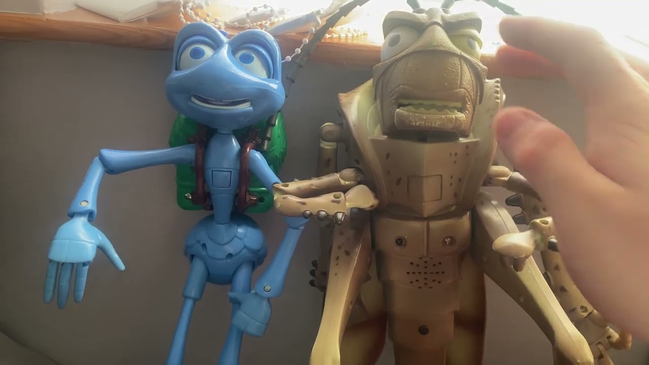 Thinkway Toys A Bugs Life interactive Talking Action Figures Flik And Hopper With 100 Phrases