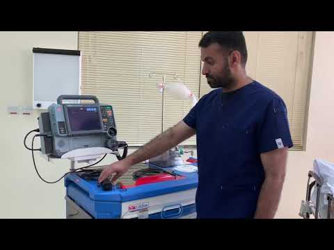 Defibrillator and AED