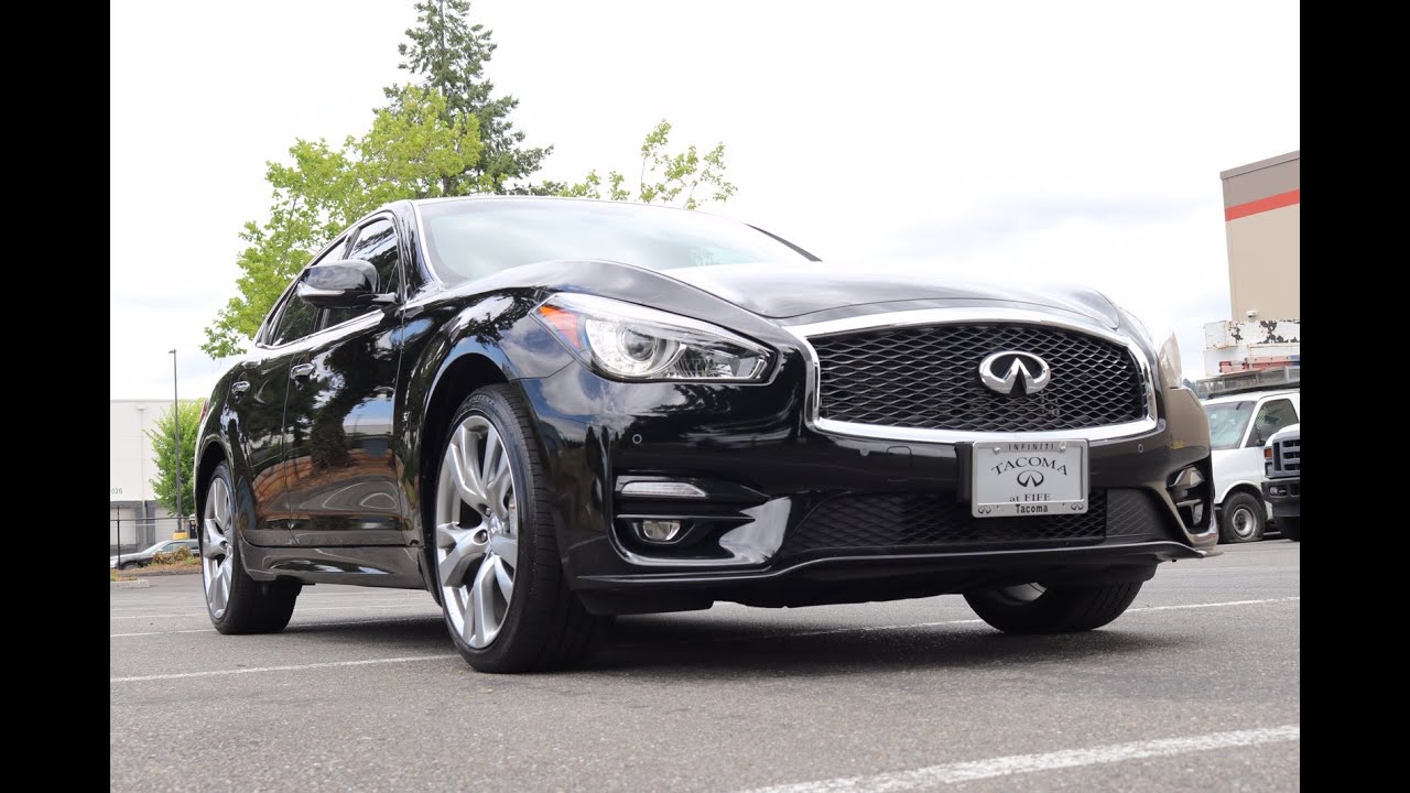 2017 INFINITI Q70 3.7 with Sport and Technology Package