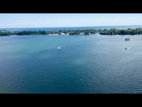 Landing at Billy Bishop Toronto City Airport (YTZ)