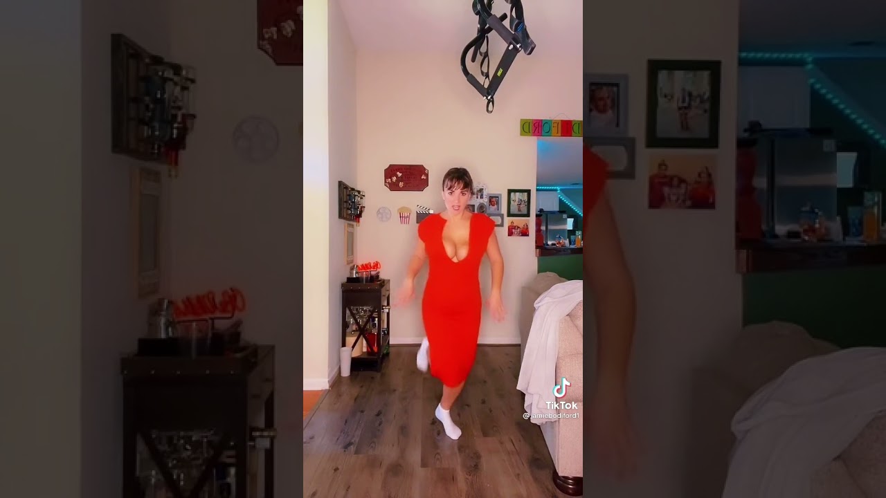 tiktok milf with amazing breasts 🔥🔥subscribe 🔥🔥