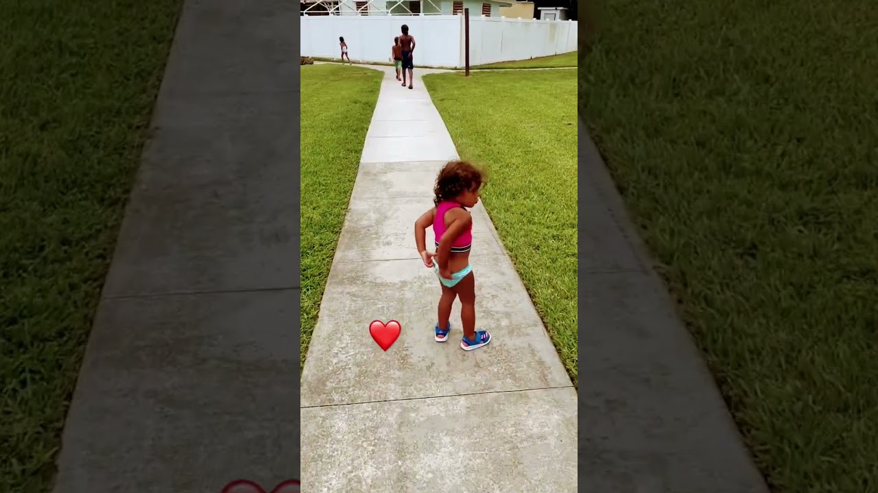 Sensible￼ baby run. Knows to pull pants up ⬆️ ￼ #cute #happy #baby #Cutebaby￼ #tutu