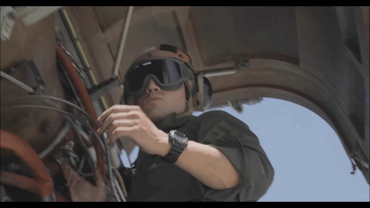 Marines perform maintenance on Bell UH-1Y Venom and AH-1Z helicopters