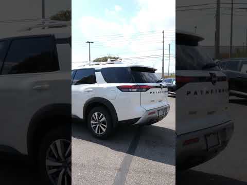 2023 Nissan Pathfinder SL | Universal Nissan