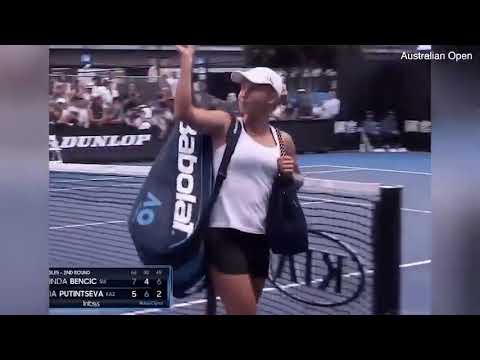 Yulia Putintseva giving her finger to the crowd
