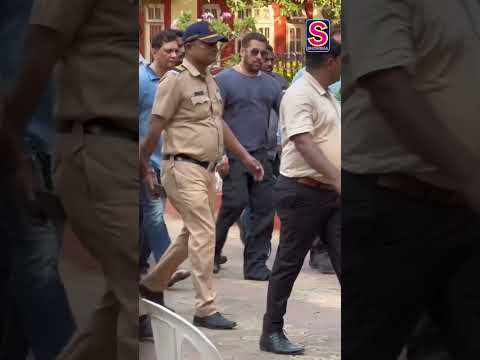 Salman Khan Makes A Dapper Entry, Interacts With Fans At Polling Booth In Mumbai | N18S | #shorts