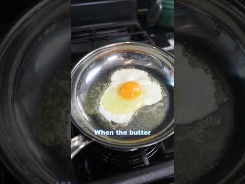 The best stainless steel pan to cook eggs on #cheftips #stainlesssteel #eggs