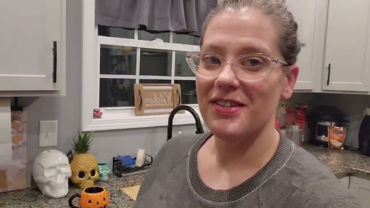 🍕 Blythe’s Takeover! Making the Ultimate Stuffed Crust Pizza | Our Life with Aaron & Blythe