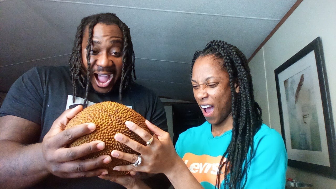 FINALLY! tasting JACKFRUIT for the first time!!!