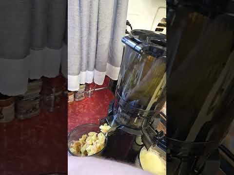 Juicin Apples, Oranges, Pineapples and Pears #juice #juicing #healthy