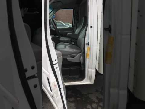 Online Auction 2004 Ford E350 w 14Ft. Box