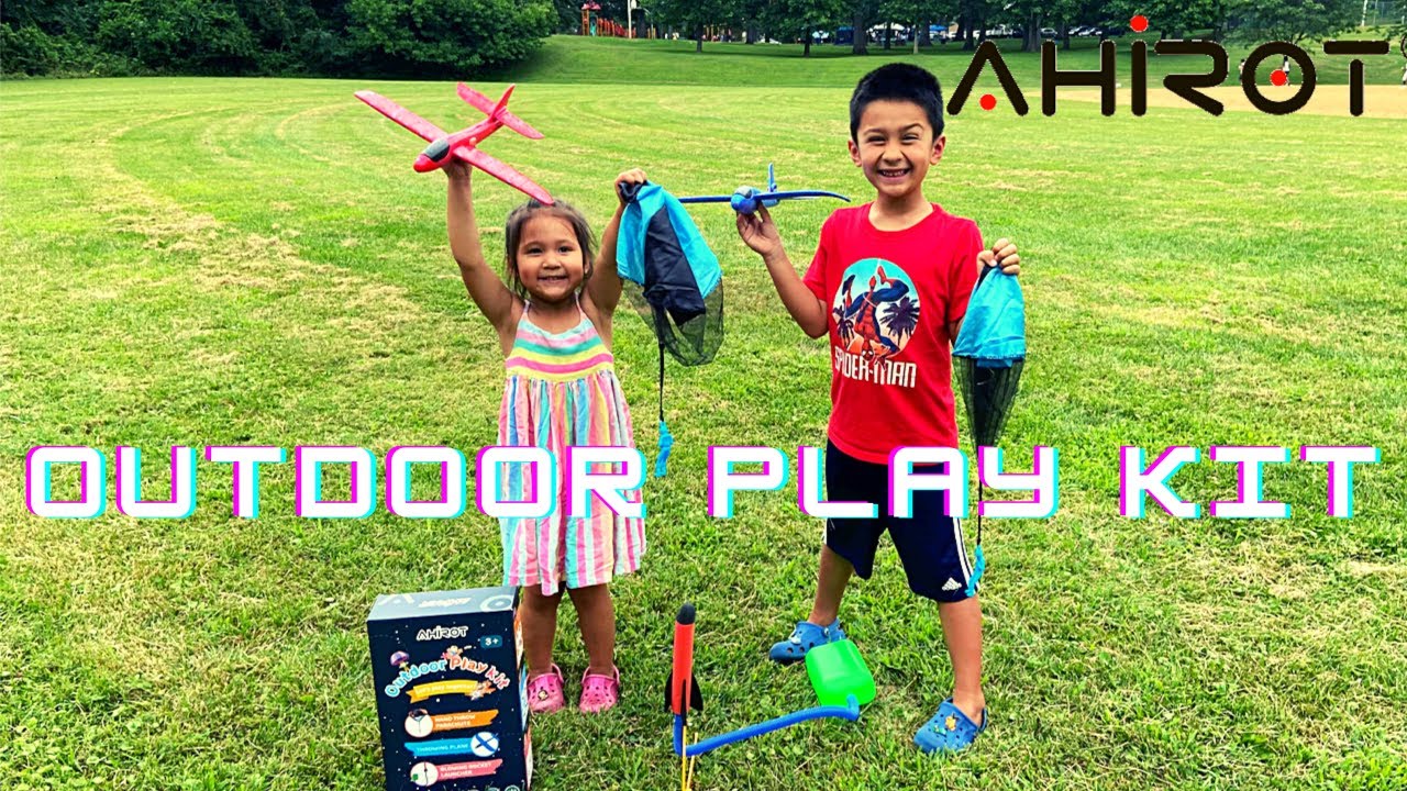 AHIROT OUTDOOR PLAY KIT - Stomp Rocket, Planes and Parachute