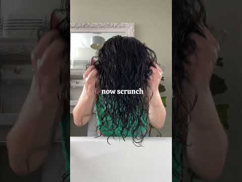 Do you experience this curly hair problem? Here’s a hack✨ #curlyhair #curly #hairhacks