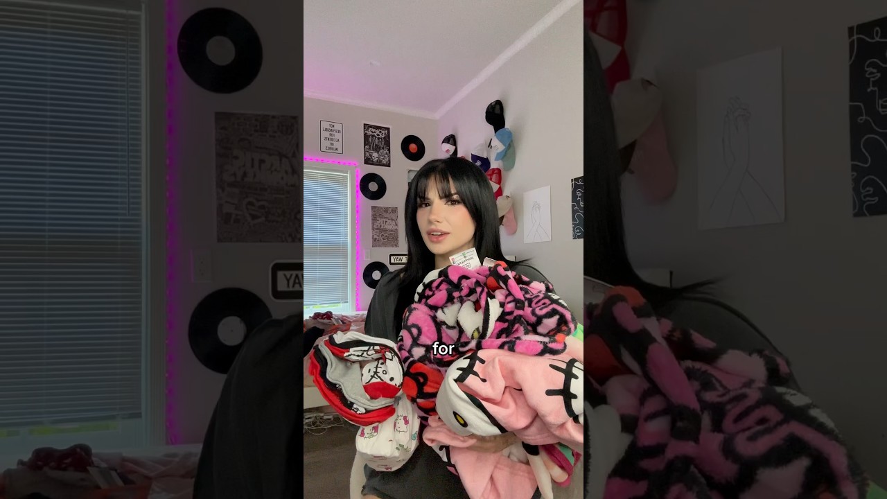 MASSIVE HELLO KITTY HAUL!! #baileyspinn