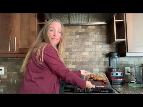 How to Make a Healthy Apple-Berry Crisp
