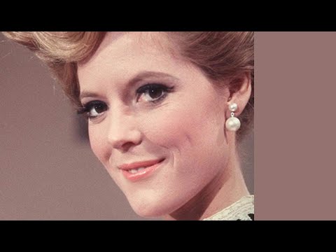 13 Sexy Photos of Meredith MacRae