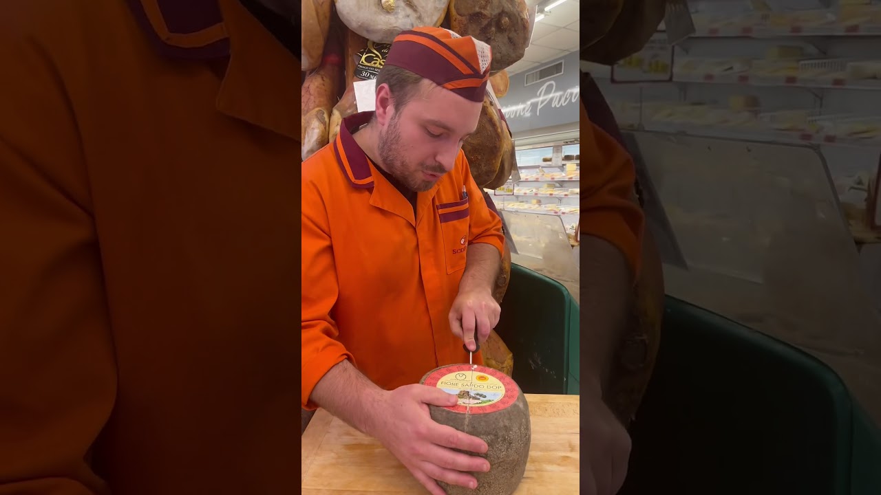 Il fiore Sardo DOP 🧡🧡🧡 #madeinitaly #formaggio #cheese #pecorino #sardegna #salumeria #cibo