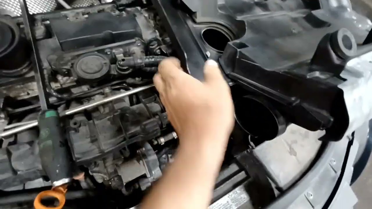 BE CAREFUL WITH ENGINE COVER ON 2.0FSI VW /AUDI ENGINE.