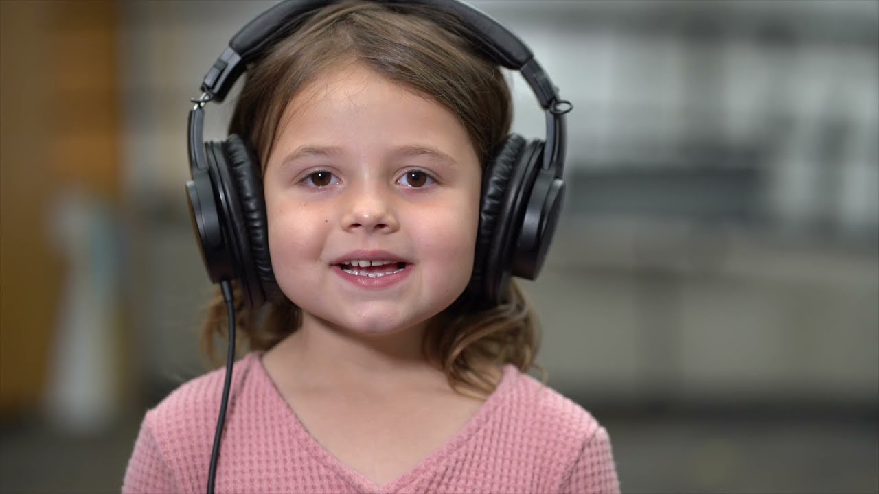 Clarksville Elementary Students Sing 