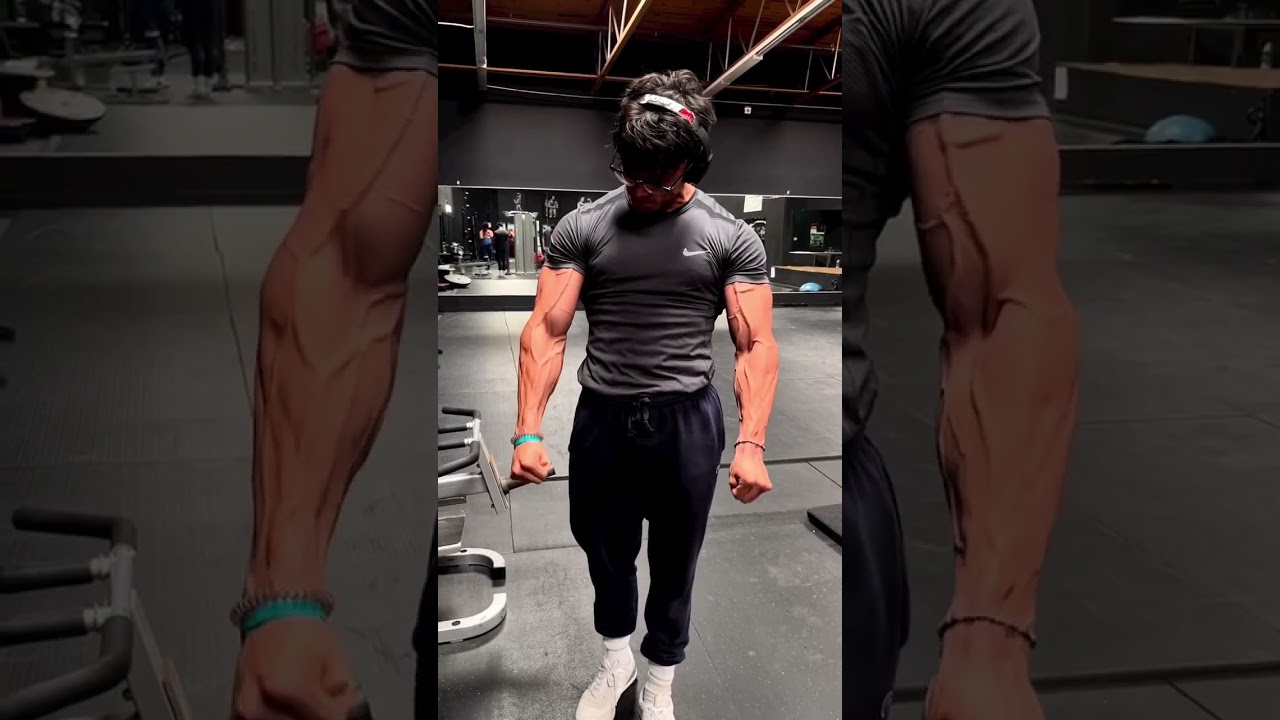 Double biceps #bodybuilder #muscle #sixpack #muscleman #binaraga #shorts #workout #flex #viral