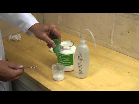 Mixing a flux powder into a paste - Easy-flo™ - Johnson Matthey