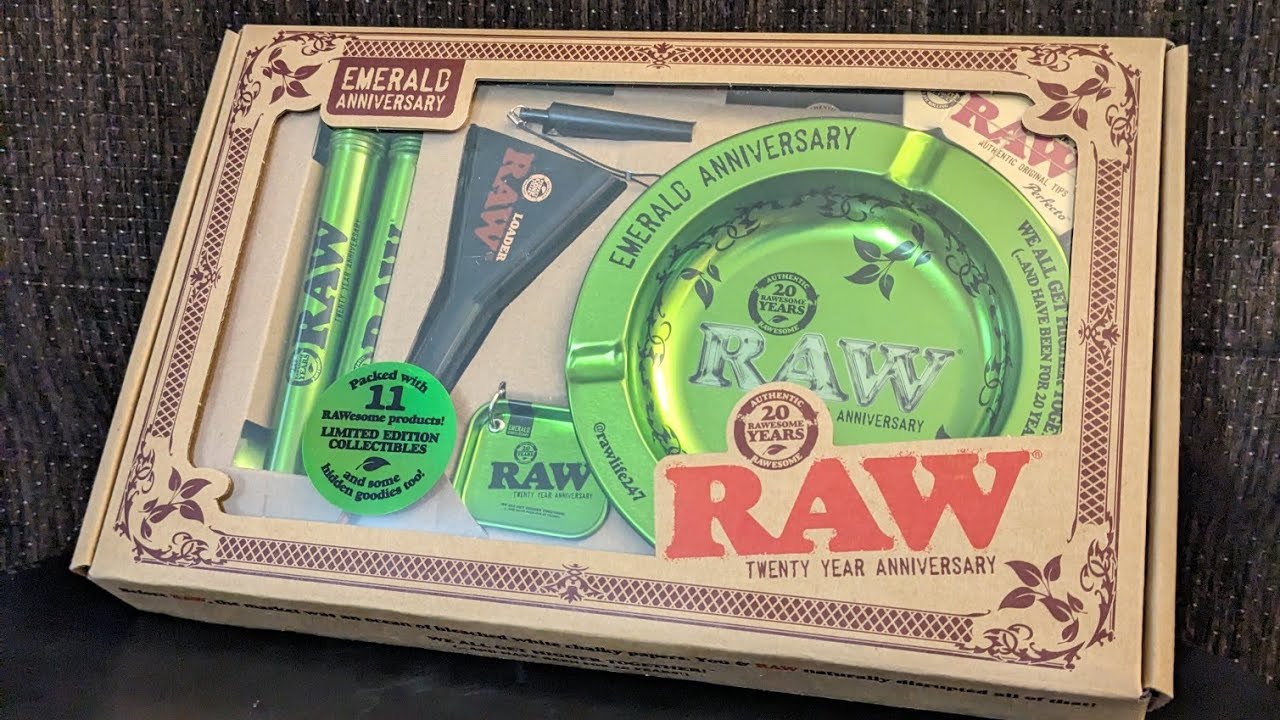 RAW 20th Anniversary Emerald set unboxing