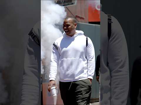 Rafael Devers arrives to Oracle Park for the first time as a San Francisco Giant π