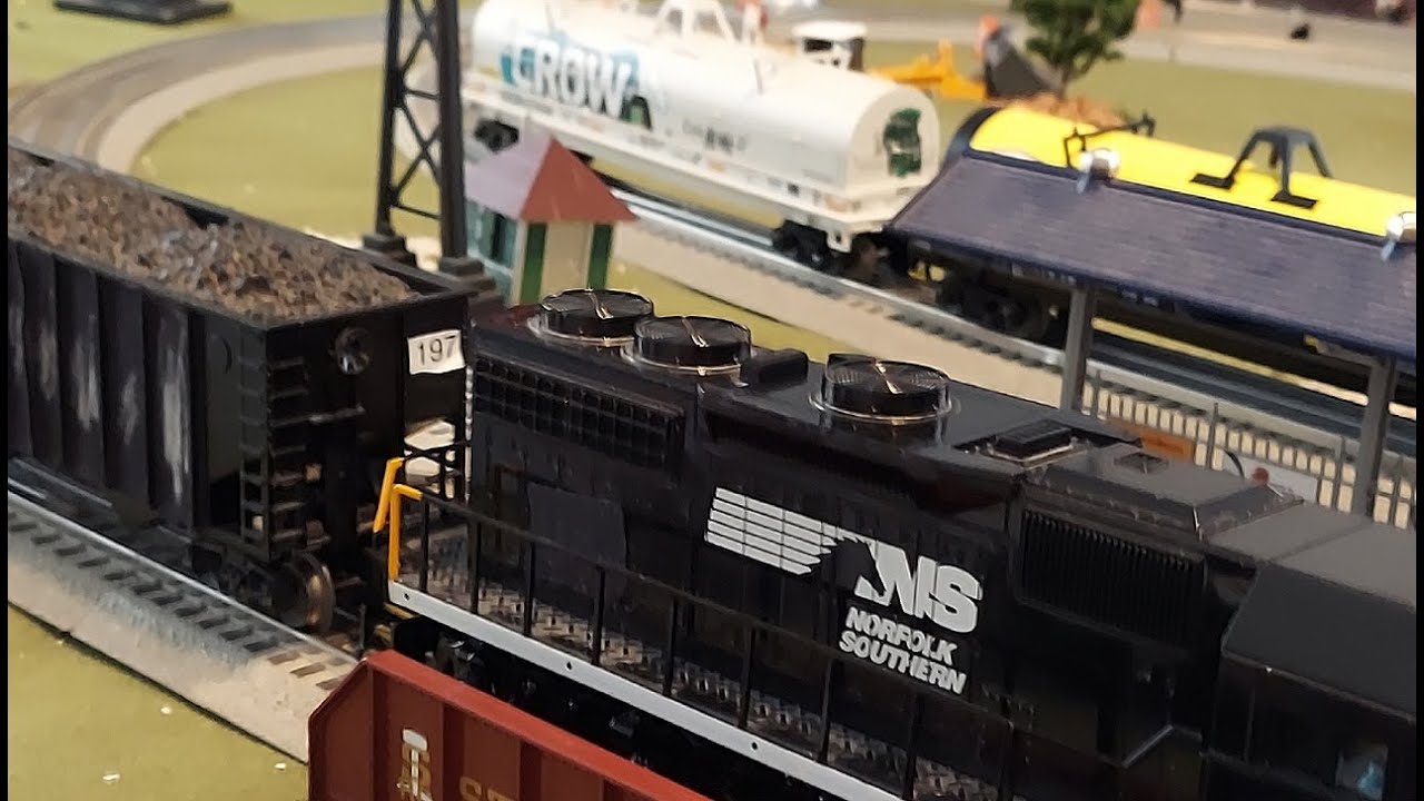 Lionel Conventional Norfolk Southern GP38-2 Diesel Locomotive Review/Run
