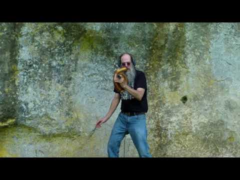 Live Electric Didgeridoo at Les Combarelles, Les Eyzies, France ...