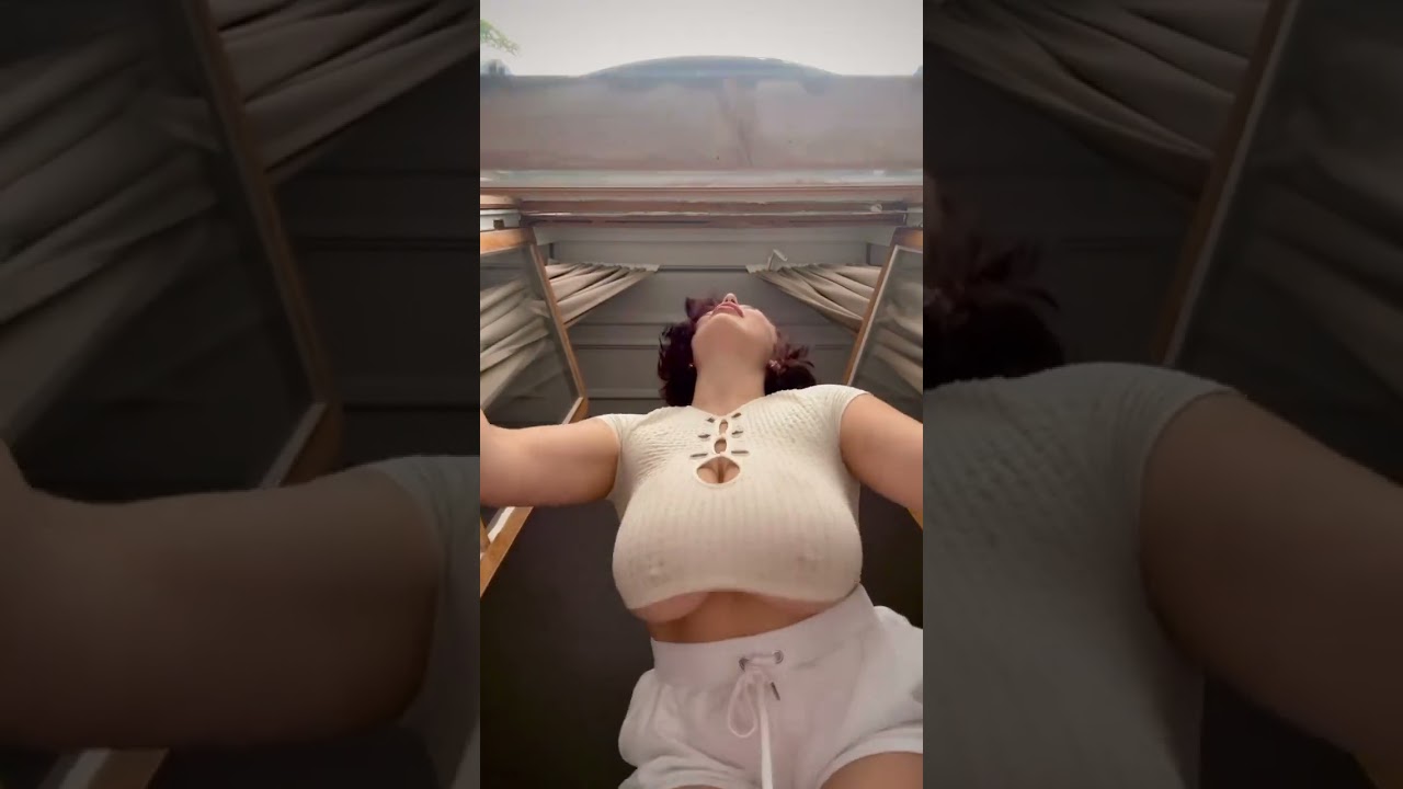 💕Milada Moore in window no bra👙👕 Big huge Boobs girl erotic model. Милада Мур