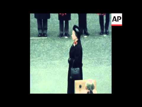 SYND 12-11-72 QUEEN ELIZABETH II ATTENDS COMMEMORATIVE SUNDAY PARADE