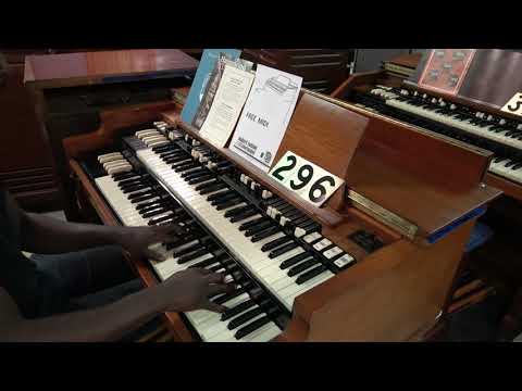 # 296 B3 Hammond with Leslie at Keyboard Exchange International