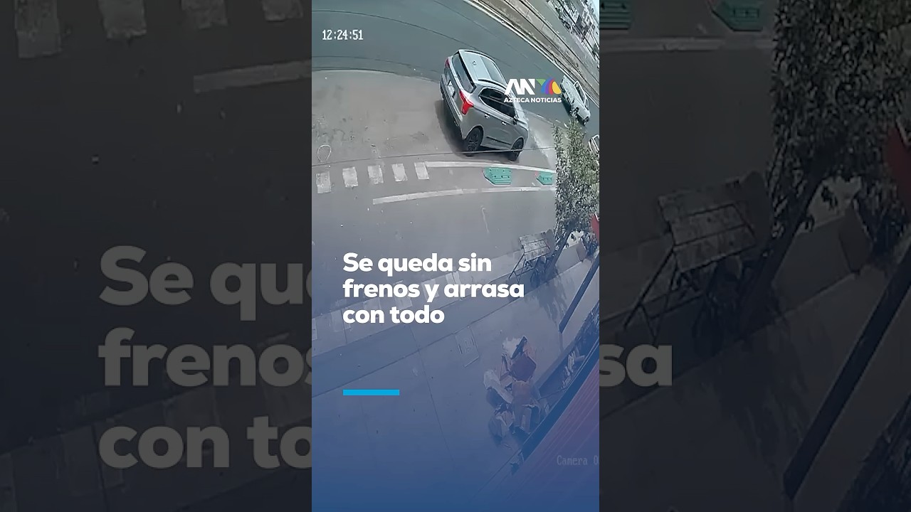 Así quedó el camión tras perder los frenos y chocar contra varios automóviles
