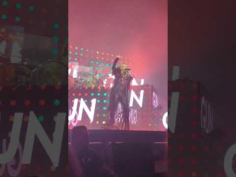 Tokio Hotel - The tour 2025 - Hannover 22.03.2025 - Girl got a gun
