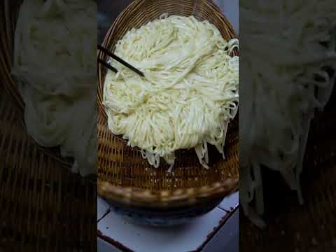 A delicious home-cooked cold noodles is the best companion for cooling off in the hot summer. Ru