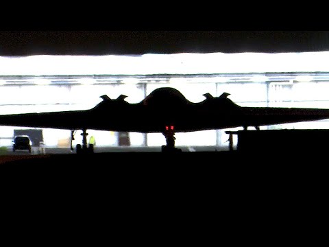 Night Landing B-2 Bomber | Watch a B-2 Bomber Land at Night