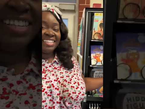 📚😲 A FREE Book Vending Machine