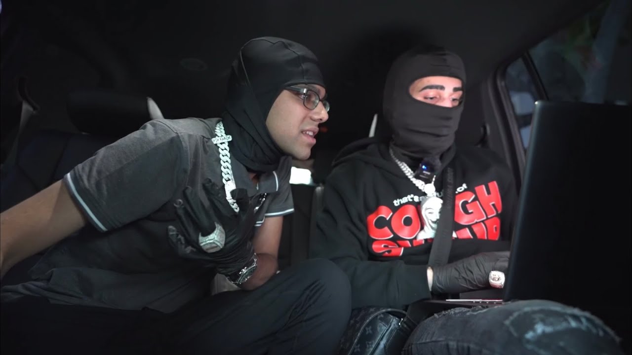 PunchMadeDev teaches Neon how to scam!!