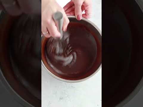 Nutella Ganache recipe for drip cakes + dessert topping #nutella #ganache #cakedecorating #shorts