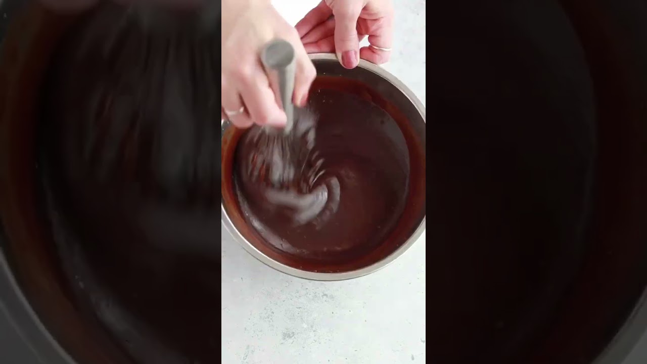 Nutella Ganache recipe for drip cakes + dessert topping #nutella #ganache #cakedecorating #shorts
