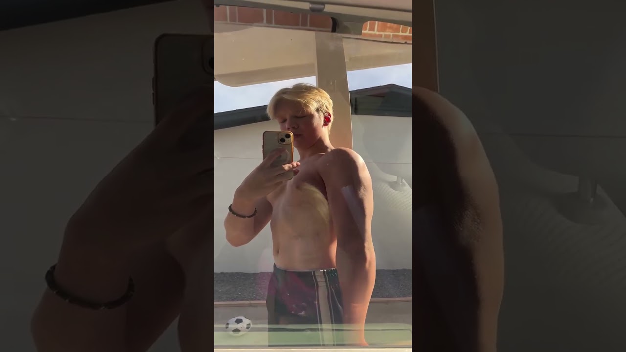 Bro did not enjoy the free show -Code Eric @youngla @rgmntco @flexpromeals-#fitnessmotivation