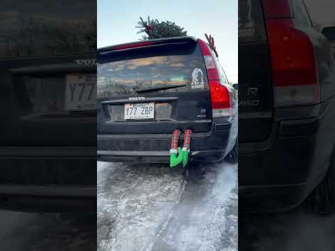 V70R winter ready! #volvo #v70R #santasleigh #eurosport #sweden #skandinavia #montreal #nokiantyres